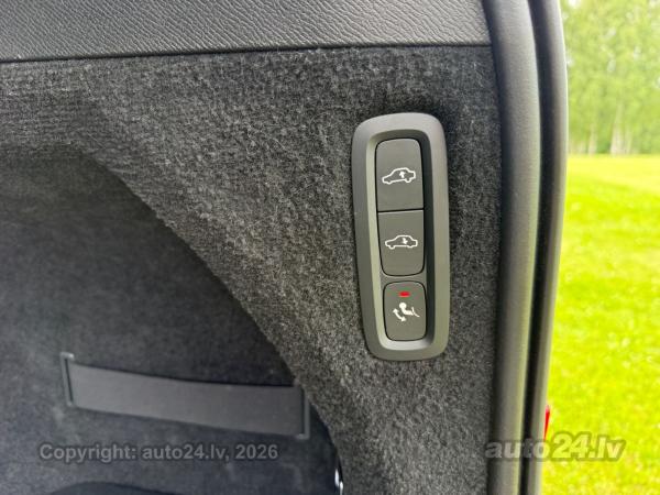 Grey Volvo XC90 2018 in Valga, with an engine capacity of 2.00 L and mileage of 165 thousand km for 29900 €, photo 8 on AUTOMOTO.COM.LV