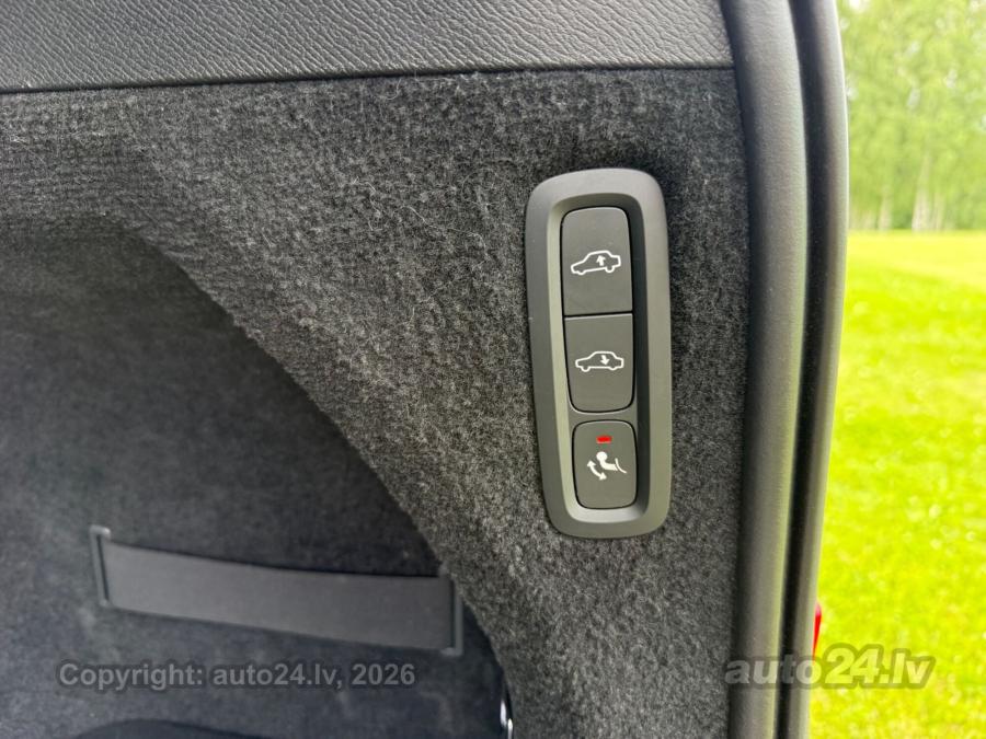 Pelēks Volvo XC90 2018 Valga, ar dzinēja tilpumu 2.00 L un nobraukumu 165 tūkst. km par 29900 €, foto 9 vietnē AUTOMOTO.COM.LV