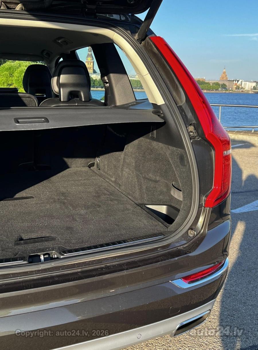 Grey Volvo XC90 2019 in Riga, with an engine capacity of 2.00 L and mileage of 121 thousand km for 32555 €, photo 18 on AUTOMOTO.COM.LV