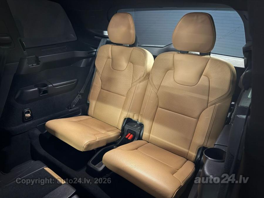 Grey Volvo XC90 2020 in Tallinn, with an engine capacity of 2.00 L and mileage of 140 thousand km for 42990 €, photo 11 on AUTOMOTO.COM.LV