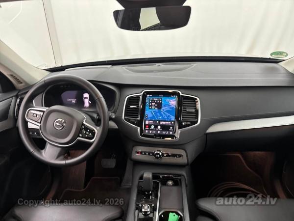 Grey Volvo XC90 2024 in Tallinn, with an engine capacity of 2.00 L and mileage of 42 thousand km for 61990 €, photo 4 on AUTOMOTO.COM.LV