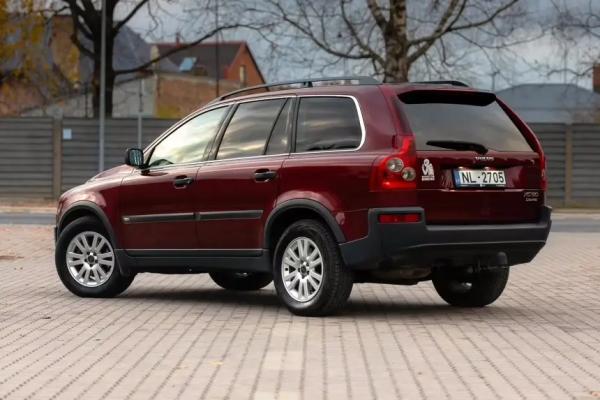 Sarkans Volvo XC90 2003 Jelgava, ar dzinēja tilpumu 2.40 L un nobraukumu 352 tūkst. km par 5400 €, foto 4 vietnē AUTOMOTO.COM.LV