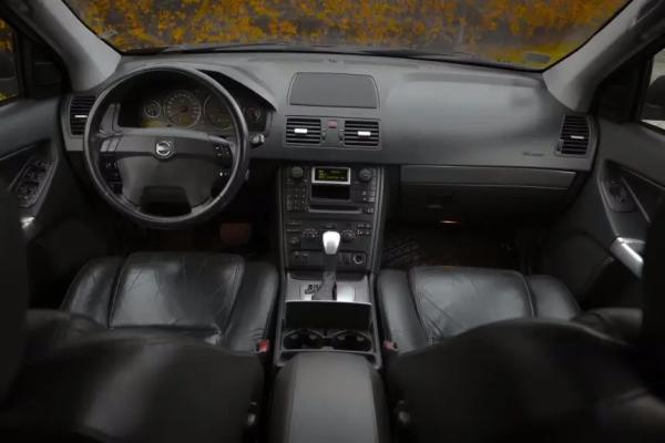 Sarkans Volvo XC90 2003 Jelgava, ar dzinēja tilpumu 2.40 L un nobraukumu 352 tūkst. km par 5400 €, foto 8 vietnē AUTOMOTO.COM.LV