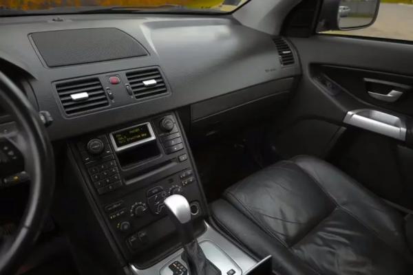 Sarkans Volvo XC90 2003 Jelgava, ar dzinēja tilpumu 2.40 L un nobraukumu 352 tūkst. km par 5400 €, foto 10 vietnē AUTOMOTO.COM.LV