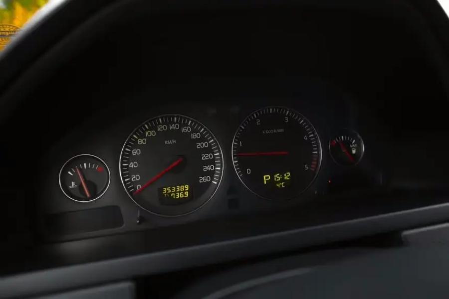 Красный Вольво ХС90 2003 в Елгава, объемом двигателя 2.40 л и пробегом 352 тыс. км за 5400 €, фото 13 на AUTOMOTO.COM.LV