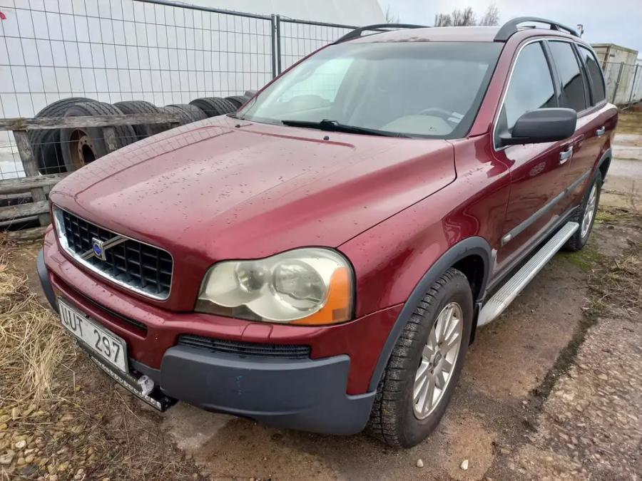 Red Volvo XC90 2004 in Riga, with an engine capacity of 2.50 L and mileage of 300 thousand km for 1490 €, photo 1 on AUTOMOTO.COM.LV