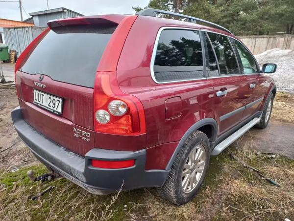 Red Volvo XC90 2004 in Riga, with an engine capacity of 2.50 L and mileage of 300 thousand km for 1490 €, photo 3 on AUTOMOTO.COM.LV