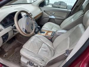 Red Volvo XC90 2004 in Riga, with an engine capacity of 2.50 L and mileage of 300 thousand km for 1490 €, photo 6 on AUTOMOTO.COM.LV