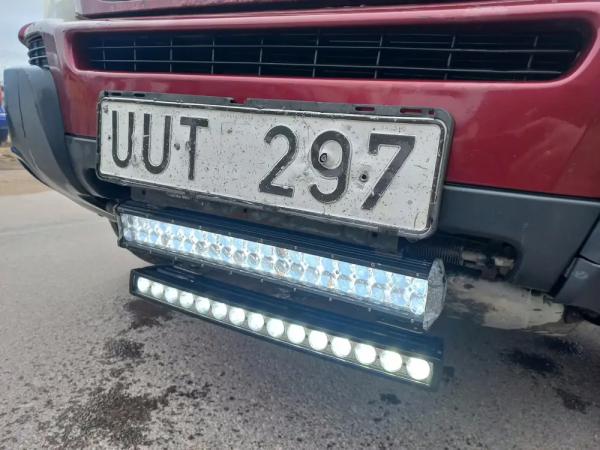 Red Volvo XC90 2004 in Riga, with an engine capacity of 2.50 L and mileage of 300 thousand km for 1490 €, photo 6 on AUTOMOTO.COM.LV