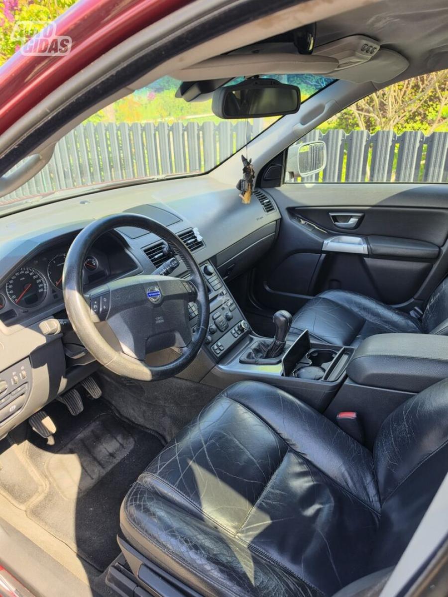 Sarkans Volvo XC90 2005 Viļņa, ar dzinēja tilpumu 2.40 L un nobraukumu 301 tūkst. km par 3500 €, foto 10 vietnē AUTOMOTO.COM.LV
