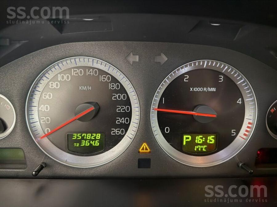 Красный Вольво ХС90 2006 в Рига, объемом двигателя 2.40 л и пробегом 358 тыс. км за 3900 €, фото 11 на AUTOMOTO.COM.LV