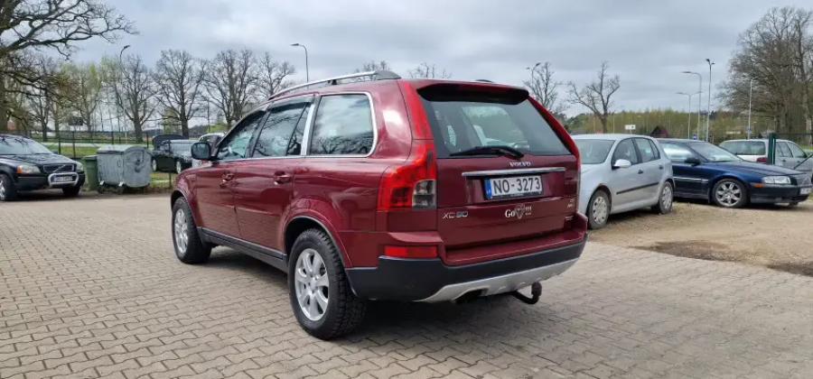 Red Volvo XC90 2006 in Valmiera, with an engine capacity of 2.40 L and mileage of 371 thousand km for 5600 €, photo 5 on AUTOMOTO.COM.LV