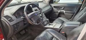Red Volvo XC90 2006 in Valmiera, with an engine capacity of 2.40 L and mileage of 371 thousand km for 5600 €, photo 13 on AUTOMOTO.COM.LV
