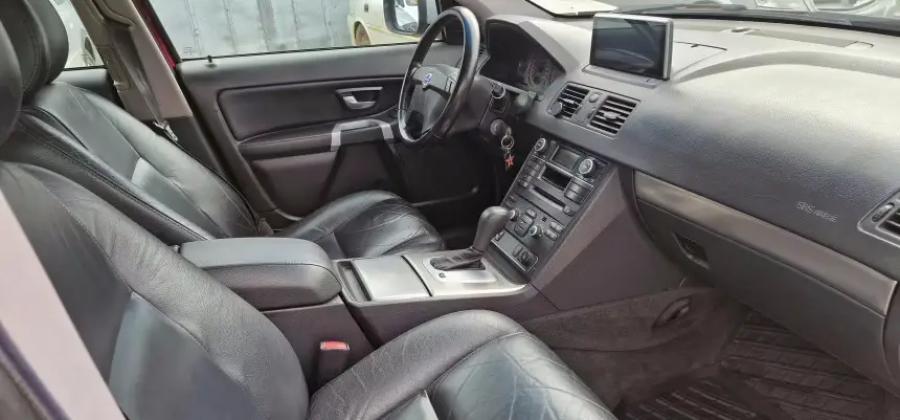 Red Volvo XC90 2006 in Valmiera, with an engine capacity of 2.40 L and mileage of 371 thousand km for 5600 €, photo 14 on AUTOMOTO.COM.LV