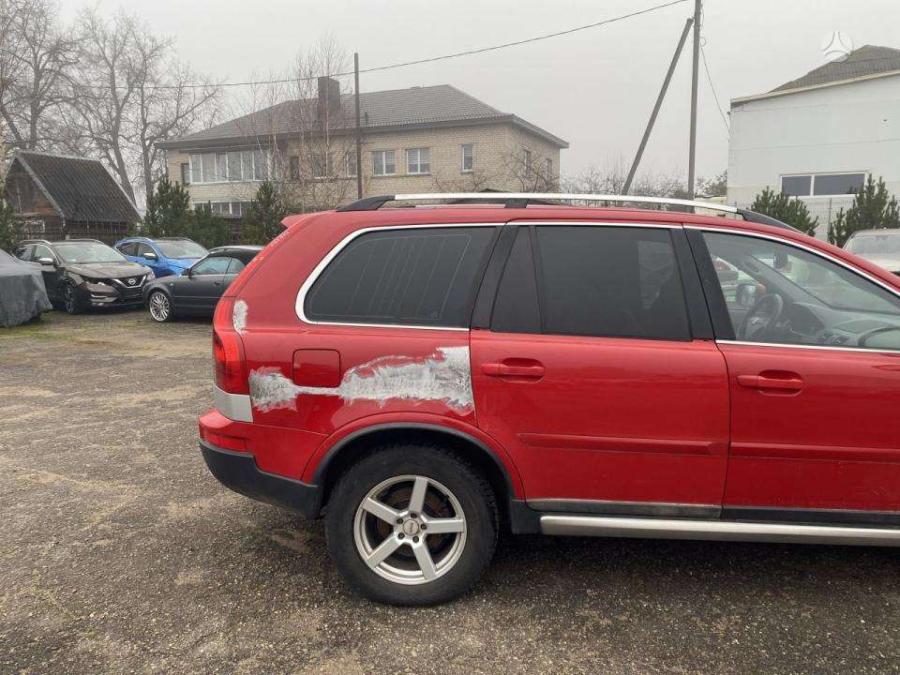 Red Volvo XC90 2007 in Radviliskis, with an engine capacity of 2.40 L and mileage of 363 thousand km for 5384 €, photo 3 on AUTOMOTO.COM.LV