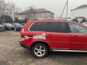 Red Volvo XC90 2007 in Radviliskis, with an engine capacity of 2.40 L and mileage of 363 thousand km for 5384 €, photo 3 on AUTOMOTO.COM.LV