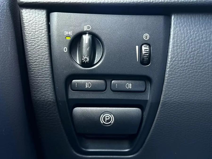 Sarkans Volvo XC90 2007 Jelgava, ar dzinēja tilpumu 2.40 L un nobraukumu 290 tūkst. km par 7990 €, foto 18 vietnē AUTOMOTO.COM.LV