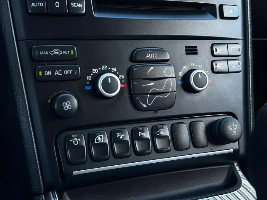 Sarkans Volvo XC90 2007 Jelgava, ar dzinēja tilpumu 2.40 L un nobraukumu 290 tūkst. km par 7990 €, foto 21 vietnē AUTOMOTO.COM.LV