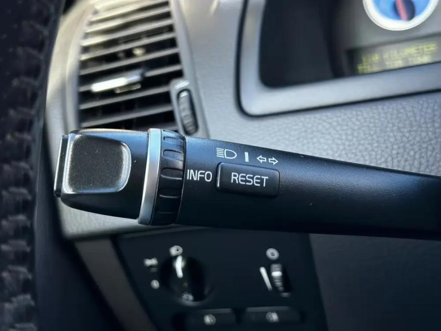 Sarkans Volvo XC90 2007 Jelgava, ar dzinēja tilpumu 2.40 L un nobraukumu 290 tūkst. km par 7990 €, foto 28 vietnē AUTOMOTO.COM.LV