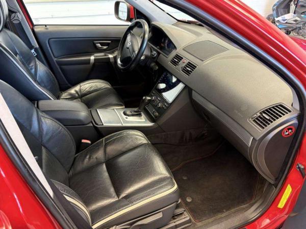 Sarkans Volvo XC90 2007 Radviliškis, ar dzinēja tilpumu 2.40 L un nobraukumu 363 tūkst. km par 5950 €, foto 8 vietnē AUTOMOTO.COM.LV