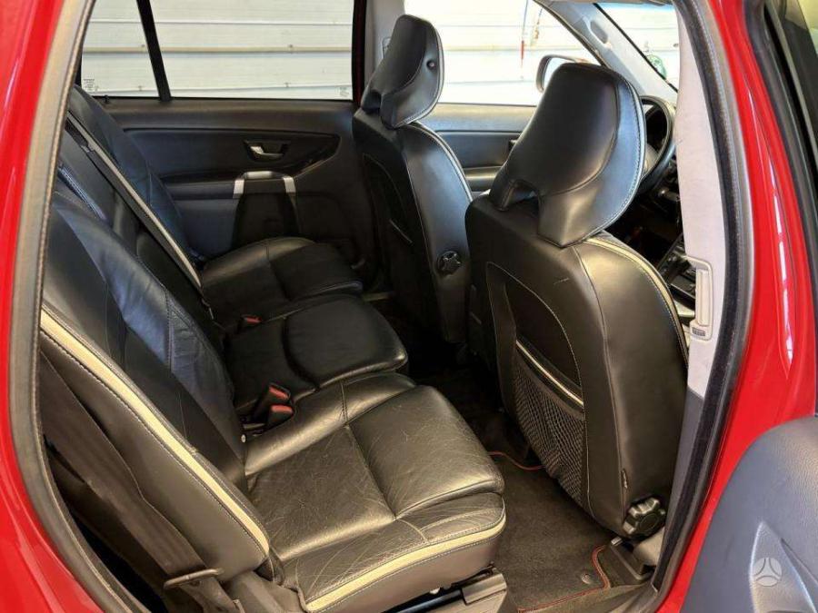 Red Volvo XC90 2007 in Radviliskis, with an engine capacity of 2.40 L and mileage of 363 thousand km for 5950 €, photo 10 on AUTOMOTO.COM.LV