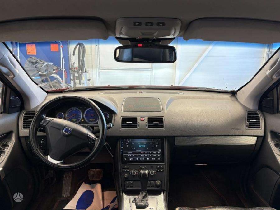 Red Volvo XC90 2007 in Radviliskis, with an engine capacity of 2.40 L and mileage of 363 thousand km for 5950 €, photo 12 on AUTOMOTO.COM.LV