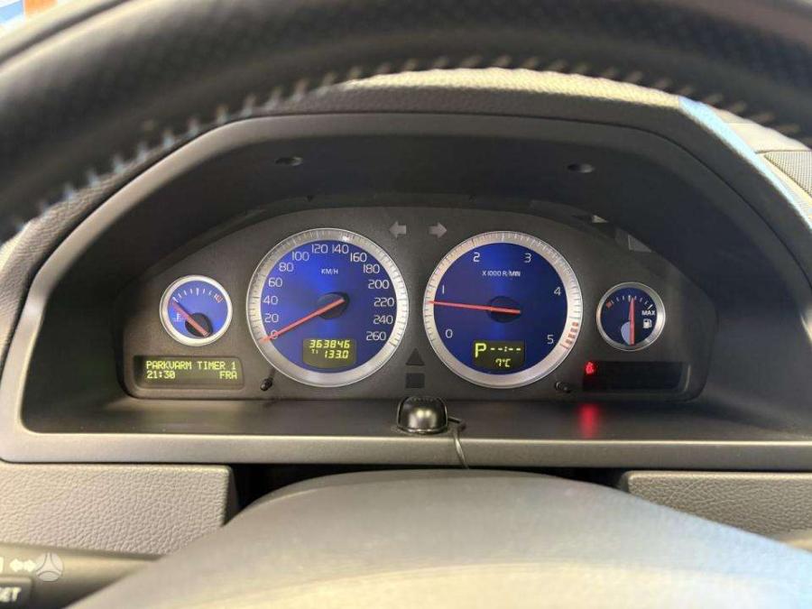 Red Volvo XC90 2007 in Radviliskis, with an engine capacity of 2.40 L and mileage of 363 thousand km for 5950 €, photo 14 on AUTOMOTO.COM.LV