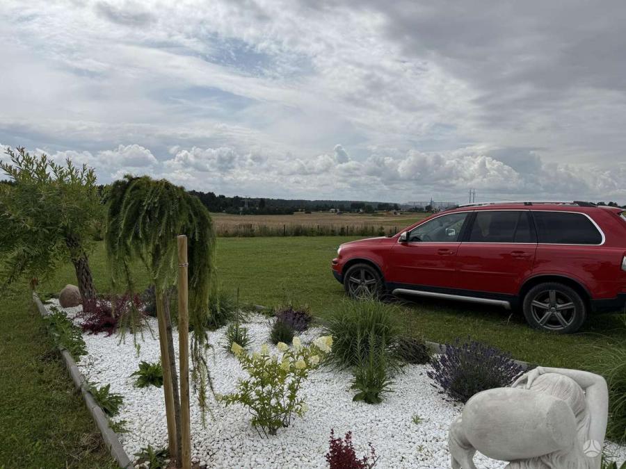 Red Volvo XC90 2008 in Jonava, with an engine capacity of 2.40 L and mileage of 347 thousand km for 6000 €, photo 4 on AUTOMOTO.COM.LV