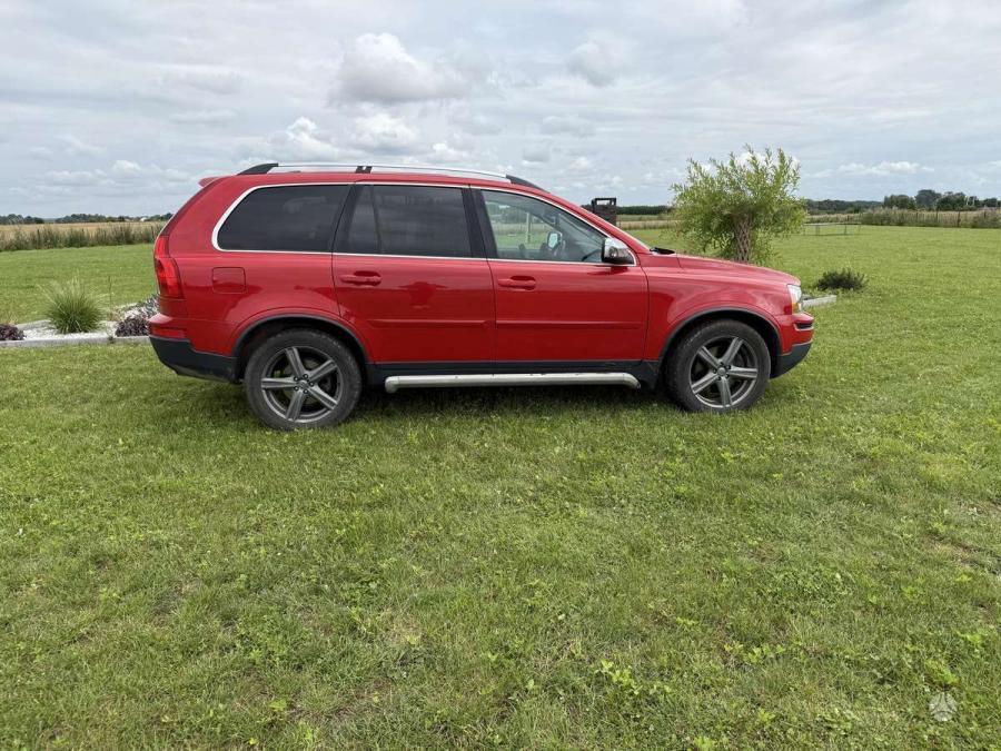 Red Volvo XC90 2008 in Jonava, with an engine capacity of 2.40 L and mileage of 347 thousand km for 6000 €, photo 7 on AUTOMOTO.COM.LV
