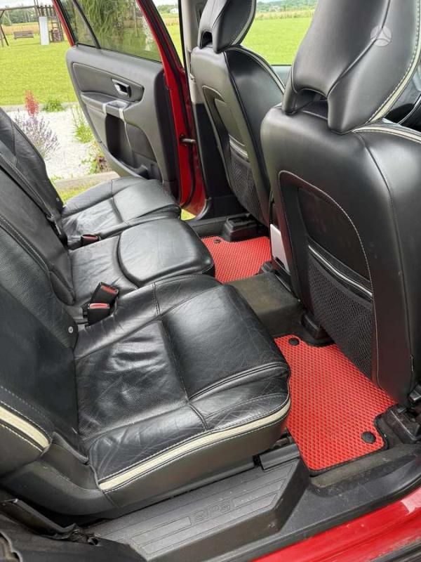 Red Volvo XC90 2008 in Jonava, with an engine capacity of 2.40 L and mileage of 347 thousand km for 6000 €, photo 8 on AUTOMOTO.COM.LV