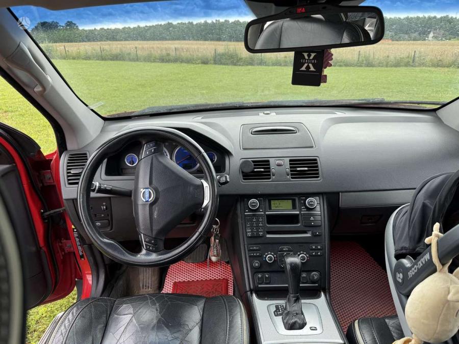 Red Volvo XC90 2008 in Jonava, with an engine capacity of 2.40 L and mileage of 347 thousand km for 6000 €, photo 13 on AUTOMOTO.COM.LV