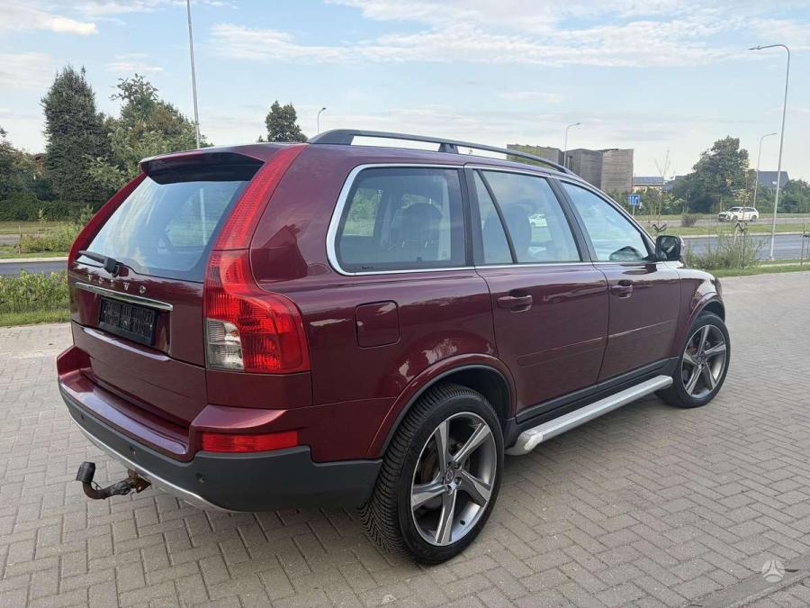 Red Volvo XC90 2008 in Vilnius, with an engine capacity of 2.40 L and mileage of 304 thousand km for 5800 €, photo 5 on AUTOMOTO.COM.LV