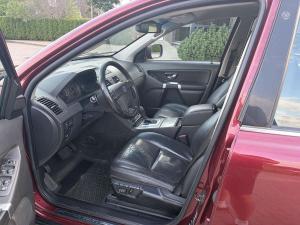 Red Volvo XC90 2008 in Vilnius, with an engine capacity of 2.40 L and mileage of 304 thousand km for 5800 €, photo 9 on AUTOMOTO.COM.LV