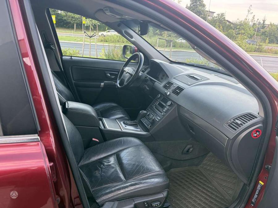 Red Volvo XC90 2008 in Vilnius, with an engine capacity of 2.40 L and mileage of 304 thousand km for 5800 €, photo 13 on AUTOMOTO.COM.LV