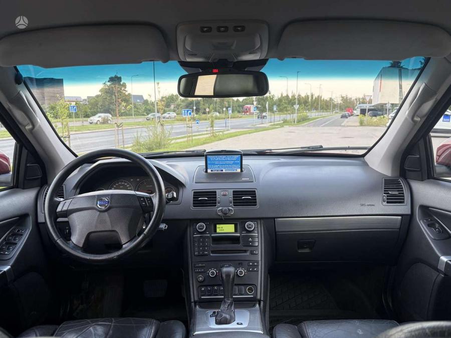 Red Volvo XC90 2008 in Vilnius, with an engine capacity of 2.40 L and mileage of 304 thousand km for 5800 €, photo 18 on AUTOMOTO.COM.LV