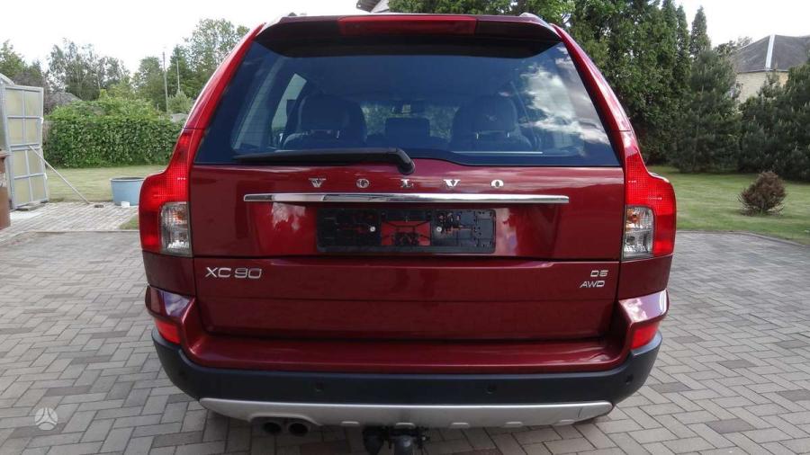 Red Volvo XC90 2009 in Joniskis, with an engine capacity of 2.40 L and mileage of 305 thousand km for 6249 €, photo 5 on AUTOMOTO.COM.LV