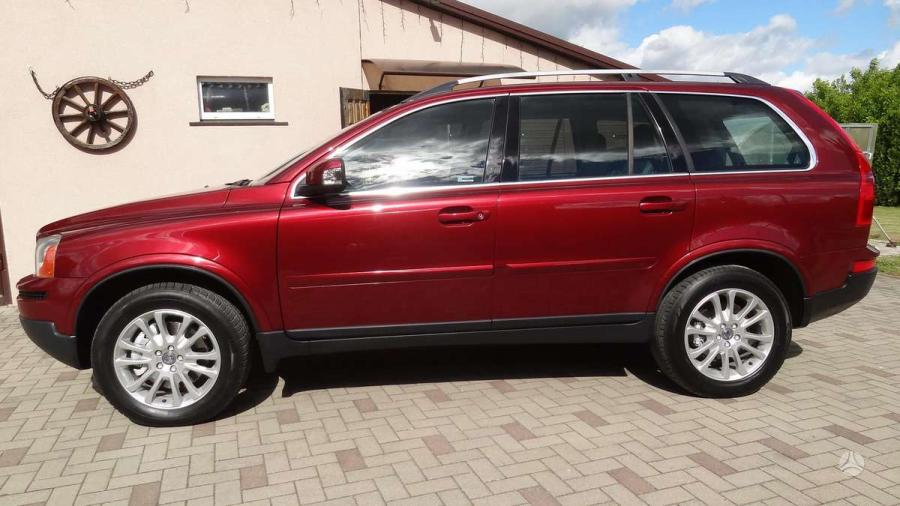 Red Volvo XC90 2009 in Joniskis, with an engine capacity of 2.40 L and mileage of 305 thousand km for 6249 €, photo 7 on AUTOMOTO.COM.LV