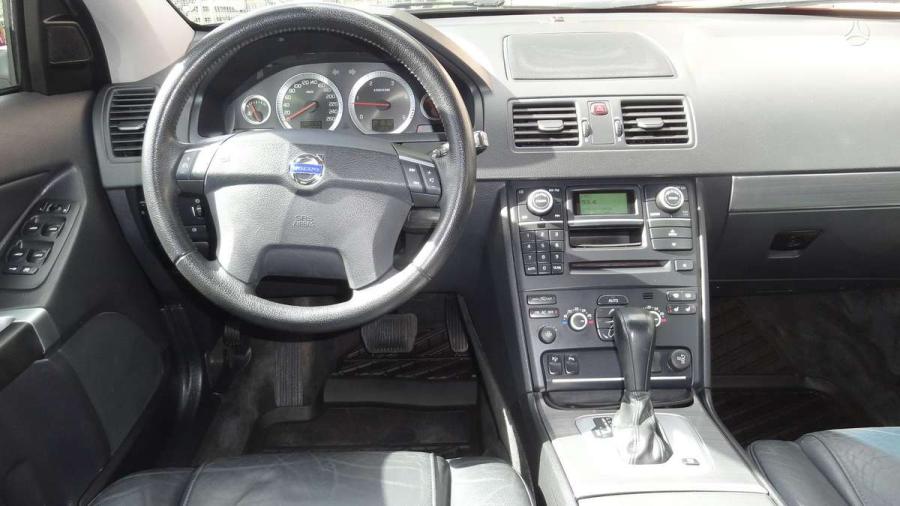 Red Volvo XC90 2009 in Joniskis, with an engine capacity of 2.40 L and mileage of 305 thousand km for 6249 €, photo 13 on AUTOMOTO.COM.LV