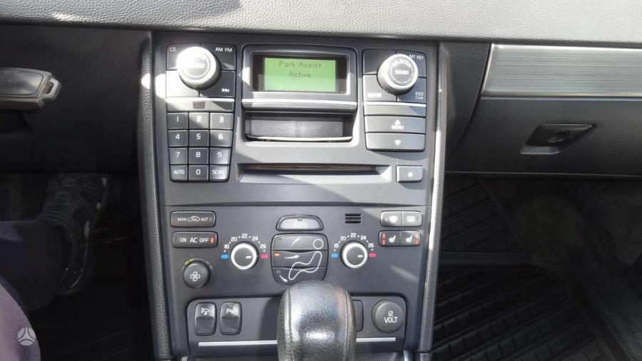 Red Volvo XC90 2009 in Joniskis, with an engine capacity of 2.40 L and mileage of 305 thousand km for 6249 €, photo 23 on AUTOMOTO.COM.LV