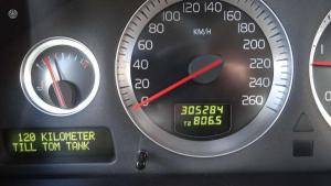 Red Volvo XC90 2009 in Joniskis, with an engine capacity of 2.40 L and mileage of 305 thousand km for 6249 €, photo 24 on AUTOMOTO.COM.LV