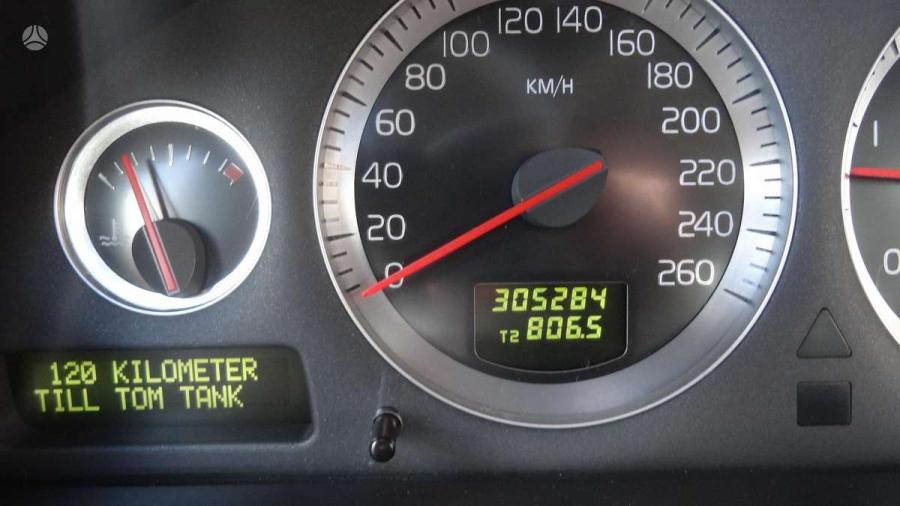 Red Volvo XC90 2009 in Joniskis, with an engine capacity of 2.40 L and mileage of 305 thousand km for 6249 €, photo 24 on AUTOMOTO.COM.LV