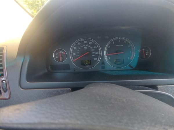 Red Volvo XC90 2009 in Vilnius, with an engine capacity of 3.20 L and mileage of 193 thousand km for 5500 €, photo 6 on AUTOMOTO.COM.LV