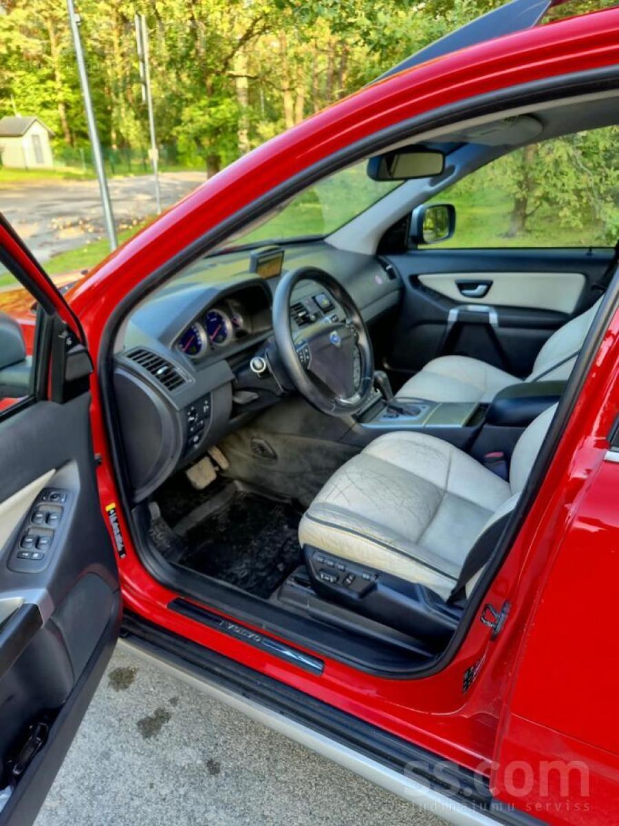 Red Volvo XC90 2009 in Jurmala, with an engine capacity of 2.40 L and mileage of 352 thousand km for 5400 €, photo 12 on AUTOMOTO.COM.LV