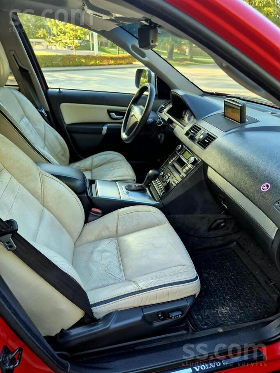 Red Volvo XC90 2009 in Jurmala, with an engine capacity of 2.40 L and mileage of 352 thousand km for 5400 €, photo 16 on AUTOMOTO.COM.LV