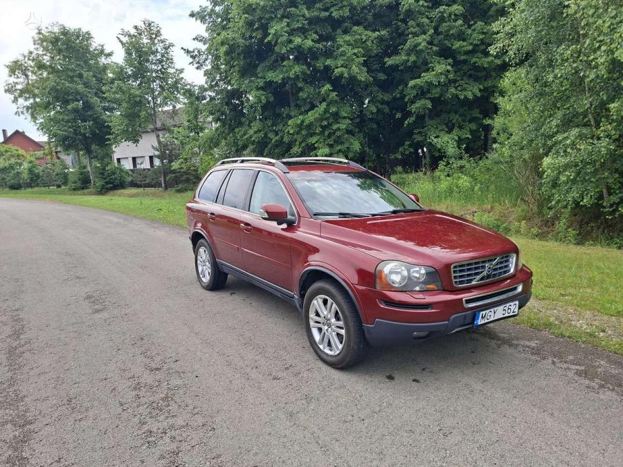 Red Volvo XC90 2011 in Siauliai, with an engine capacity of 3.19 L and mileage of 371 thousand km for 7900 €, photo 1 on AUTOMOTO.COM.LV