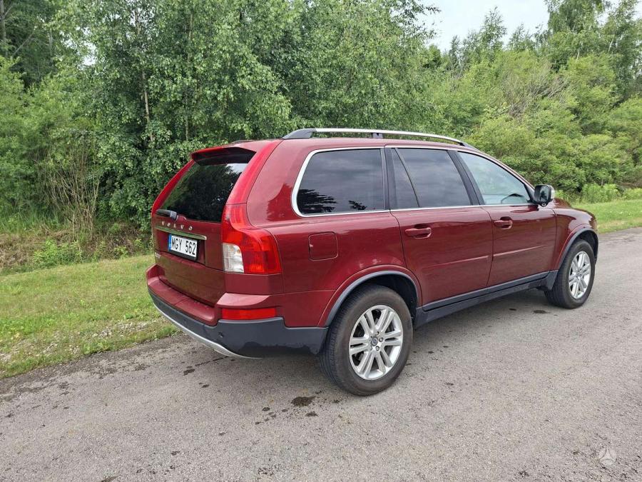 Red Volvo XC90 2011 in Siauliai, with an engine capacity of 3.19 L and mileage of 371 thousand km for 7900 €, photo 6 on AUTOMOTO.COM.LV