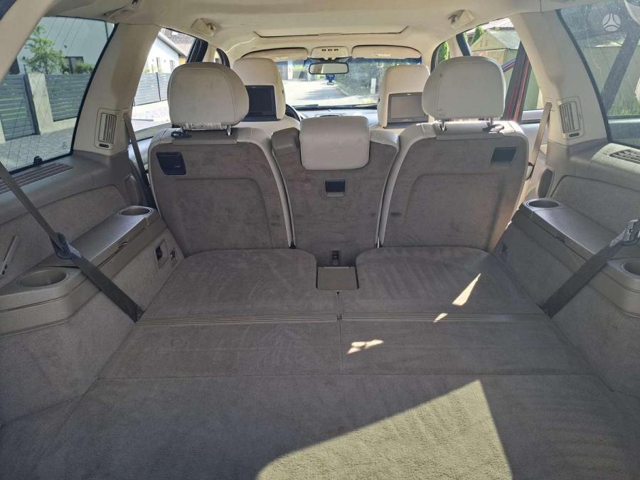 Red Volvo XC90 2011 in Siauliai, with an engine capacity of 3.19 L and mileage of 371 thousand km for 7900 €, photo 12 on AUTOMOTO.COM.LV