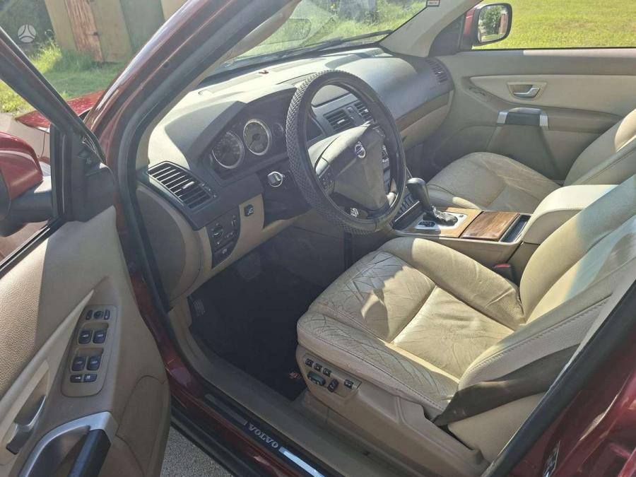 Red Volvo XC90 2011 in Siauliai, with an engine capacity of 3.19 L and mileage of 371 thousand km for 7900 €, photo 16 on AUTOMOTO.COM.LV