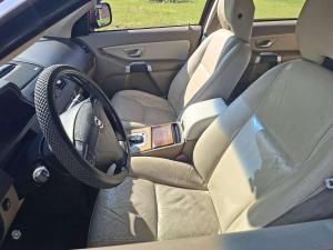 Red Volvo XC90 2011 in Siauliai, with an engine capacity of 3.19 L and mileage of 371 thousand km for 7900 €, photo 17 on AUTOMOTO.COM.LV