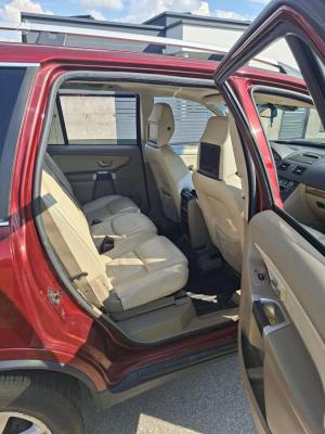 Red Volvo XC90 2011 in Siauliai, with an engine capacity of 3.19 L and mileage of 371 thousand km for 7900 €, photo 20 on AUTOMOTO.COM.LV